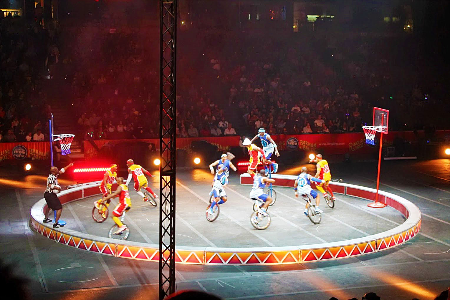 BASKETBALL UNICYCLIST’S TEAM IN DUBAI - 2ID EVENTS