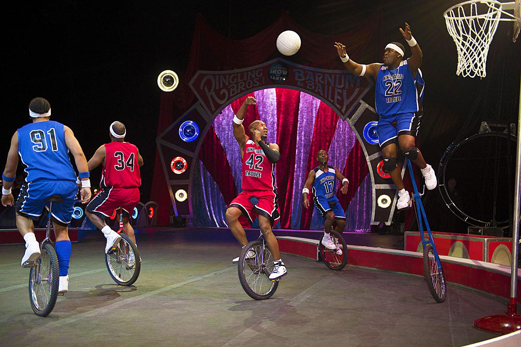 BASKETBALL UNICYCLIST’S TEAM IN DUBAI - 2ID EVENTS